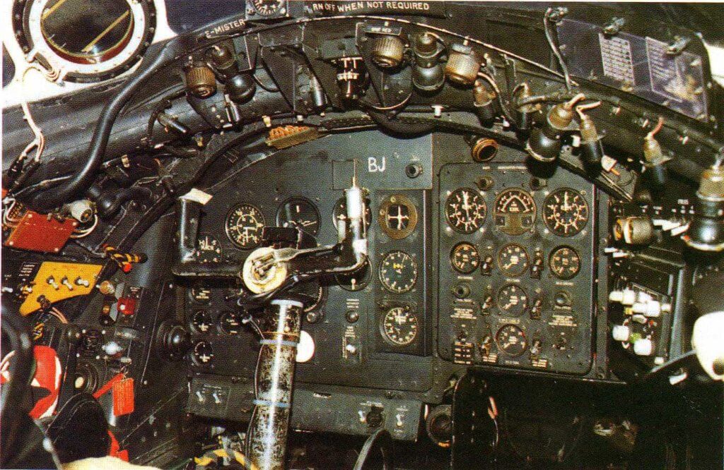 ENGLISH ELECTRIC CANBERRA - Flight Manuals