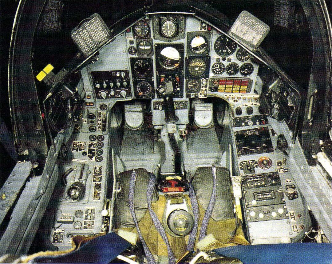 BRITISH AEROSPACE HAWK - Flight Manuals