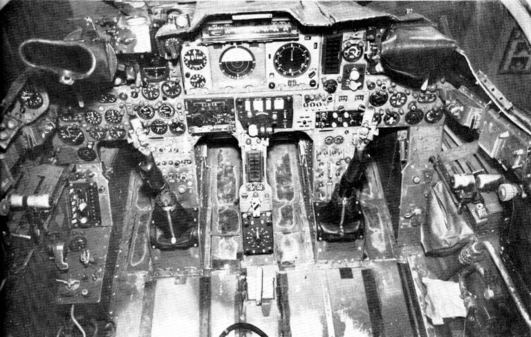 ENGLISH ELECTRIC LIGHTNING - Flight Manuals