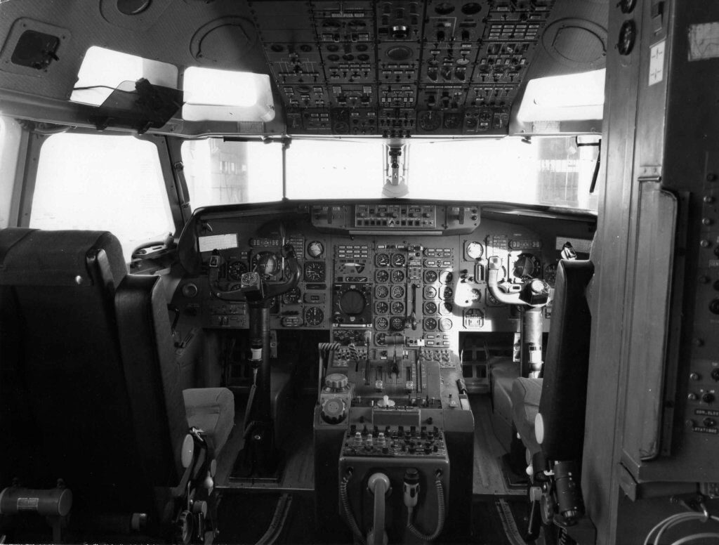 Mercure-cockpit - Flight Manuals