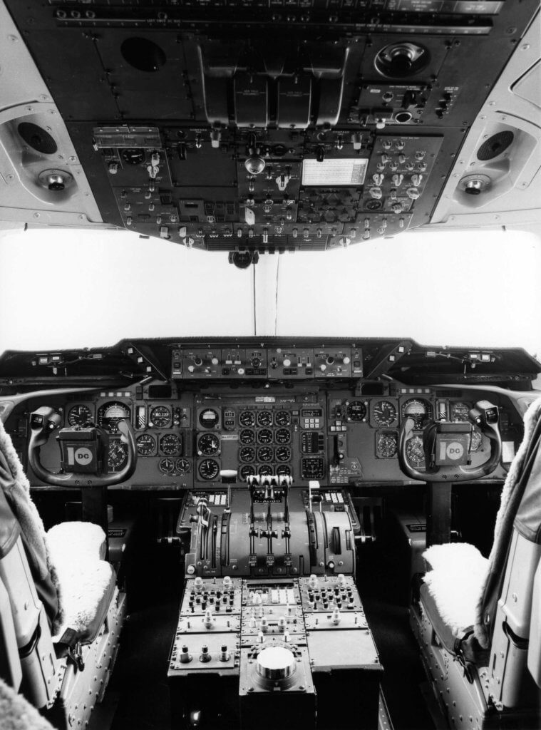 McDONNELL-DOUGLAS DC-10 - Flight Manuals